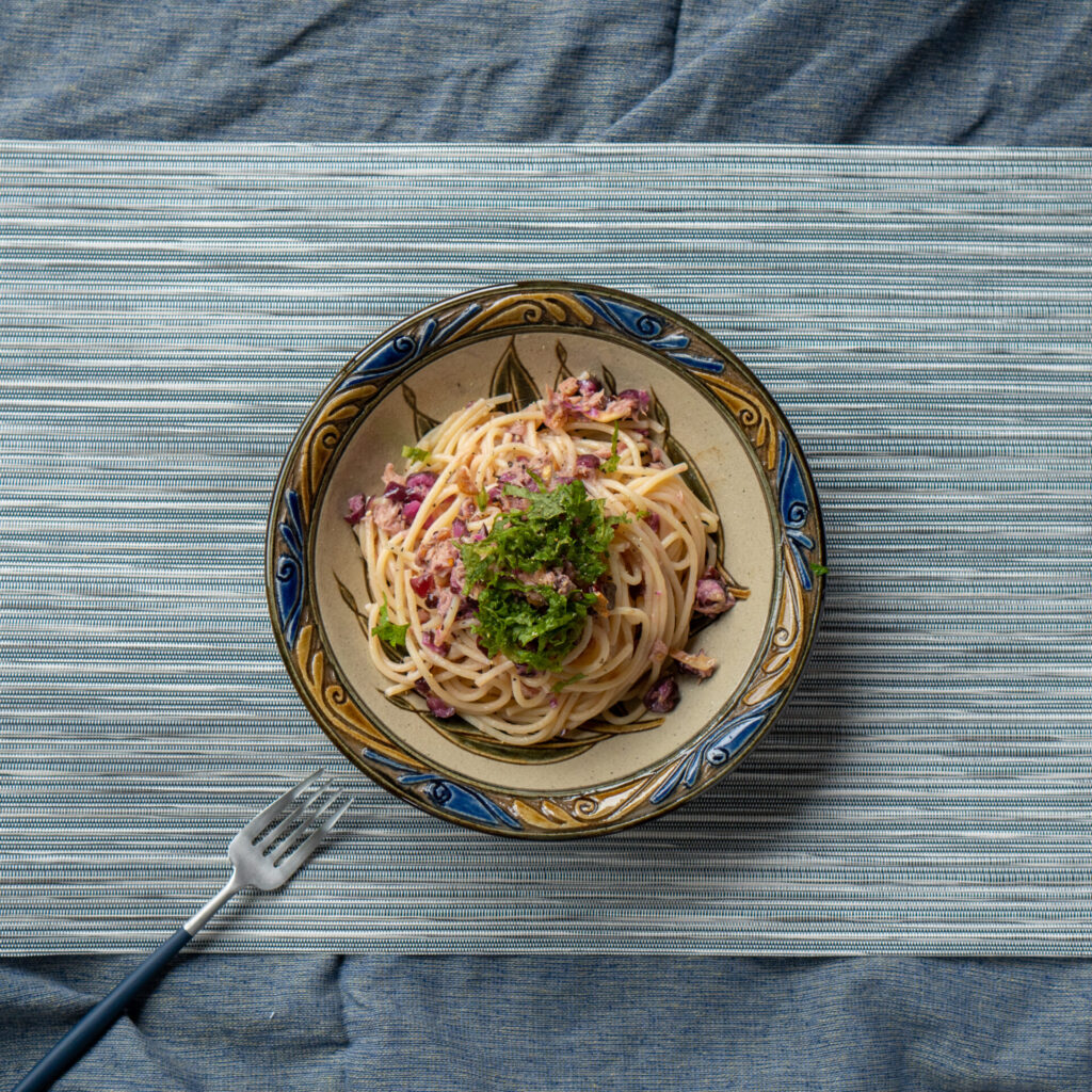 和風の食材でシンプル美味しい！柴漬けとツナ缶のペペロンチーノ – CAN PASTA